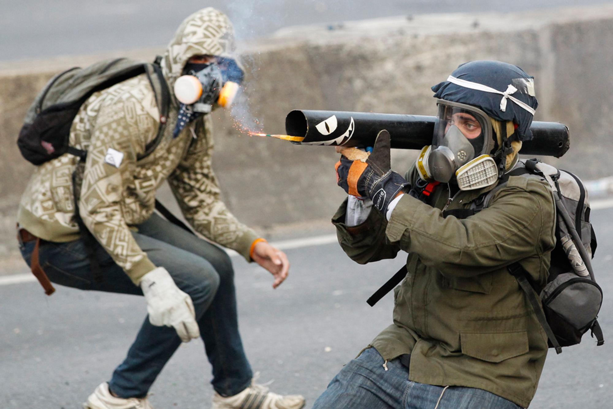 Le doigt sur la gâchette : les images du 22 avril