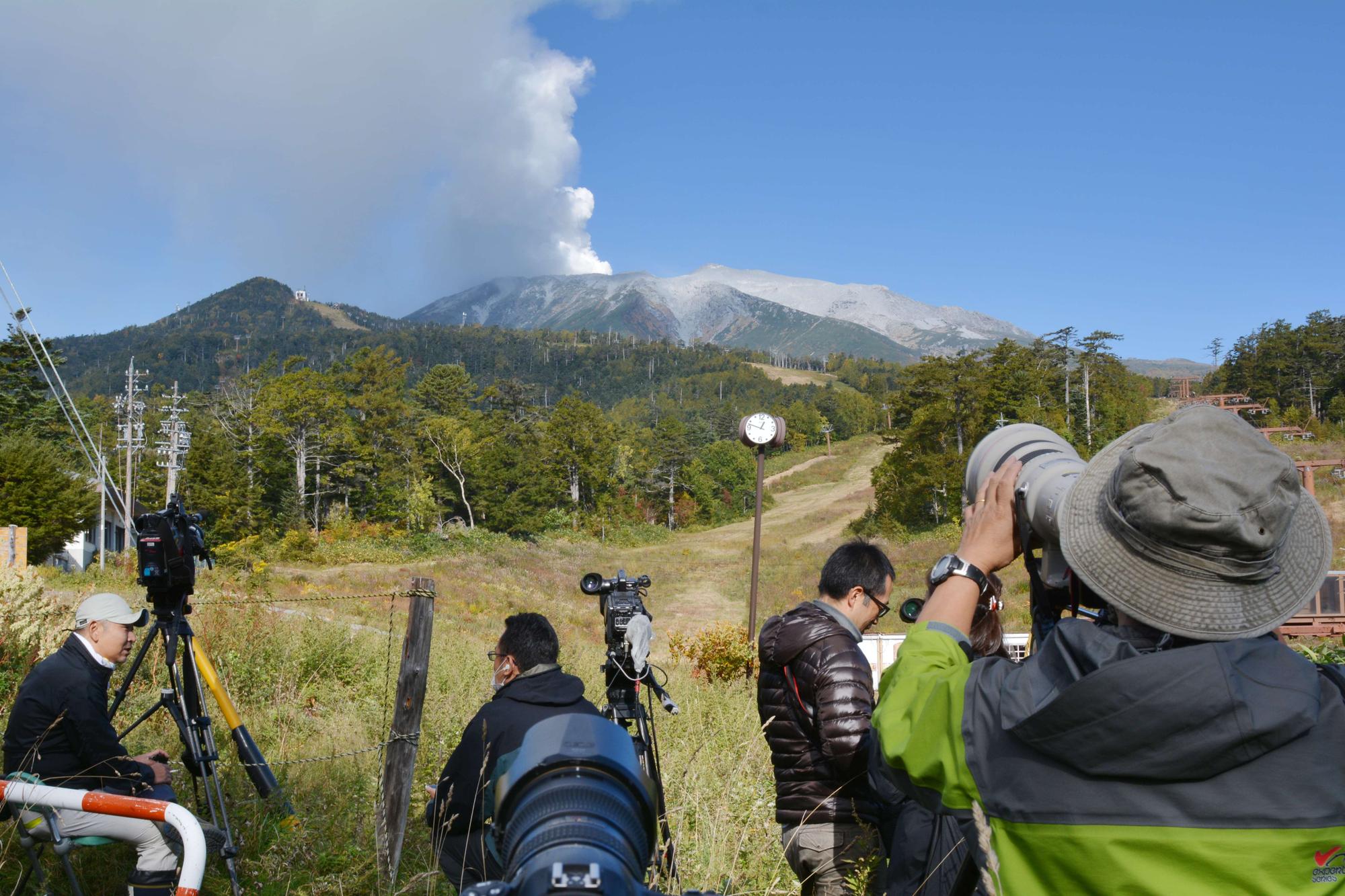 L'éruption du volcan Ontake au Japon fait craindre des dizaines de morts