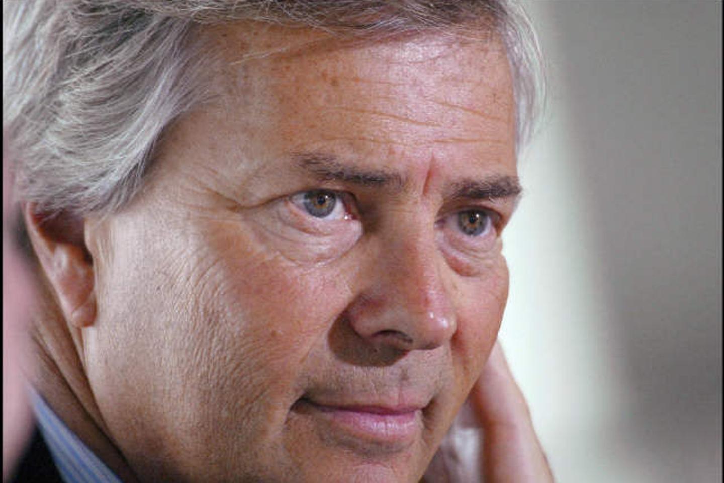 Bolloré se dit "honoré" d'accueillir M. Sarkozy, après Blum et Mohammed V