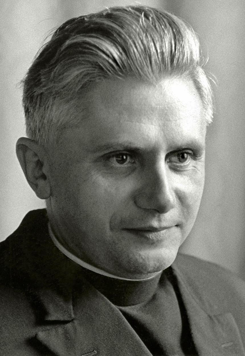 De Josef Ratzinger à Benoît XVI