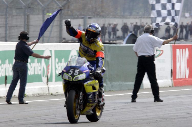 A Imola, Schumacher fait la course en tête