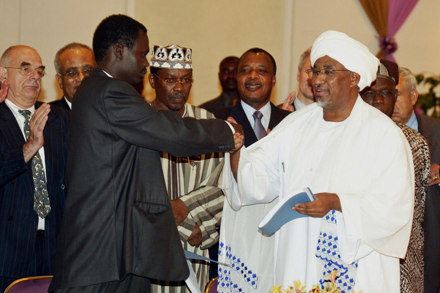 Un accord de paix signé à l'arraché pour le Darfour