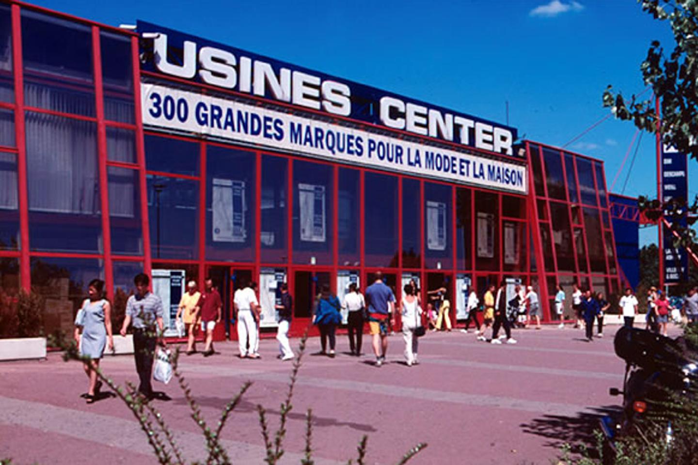 La justice ordonne la fermeture le dimanche de soixante-quatre magasins d'Usine Center