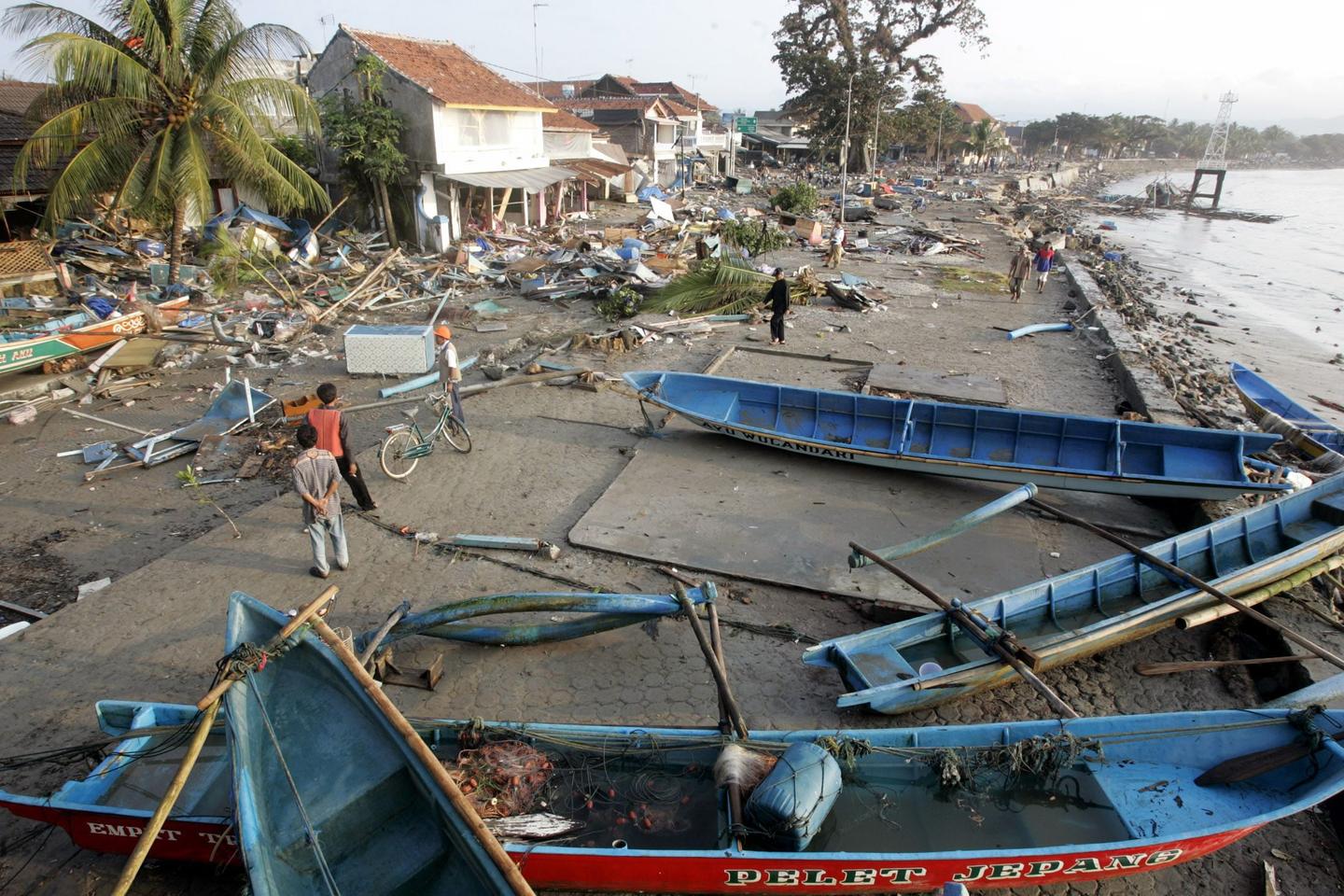 Tsunami meurtrier sur l'île de Java