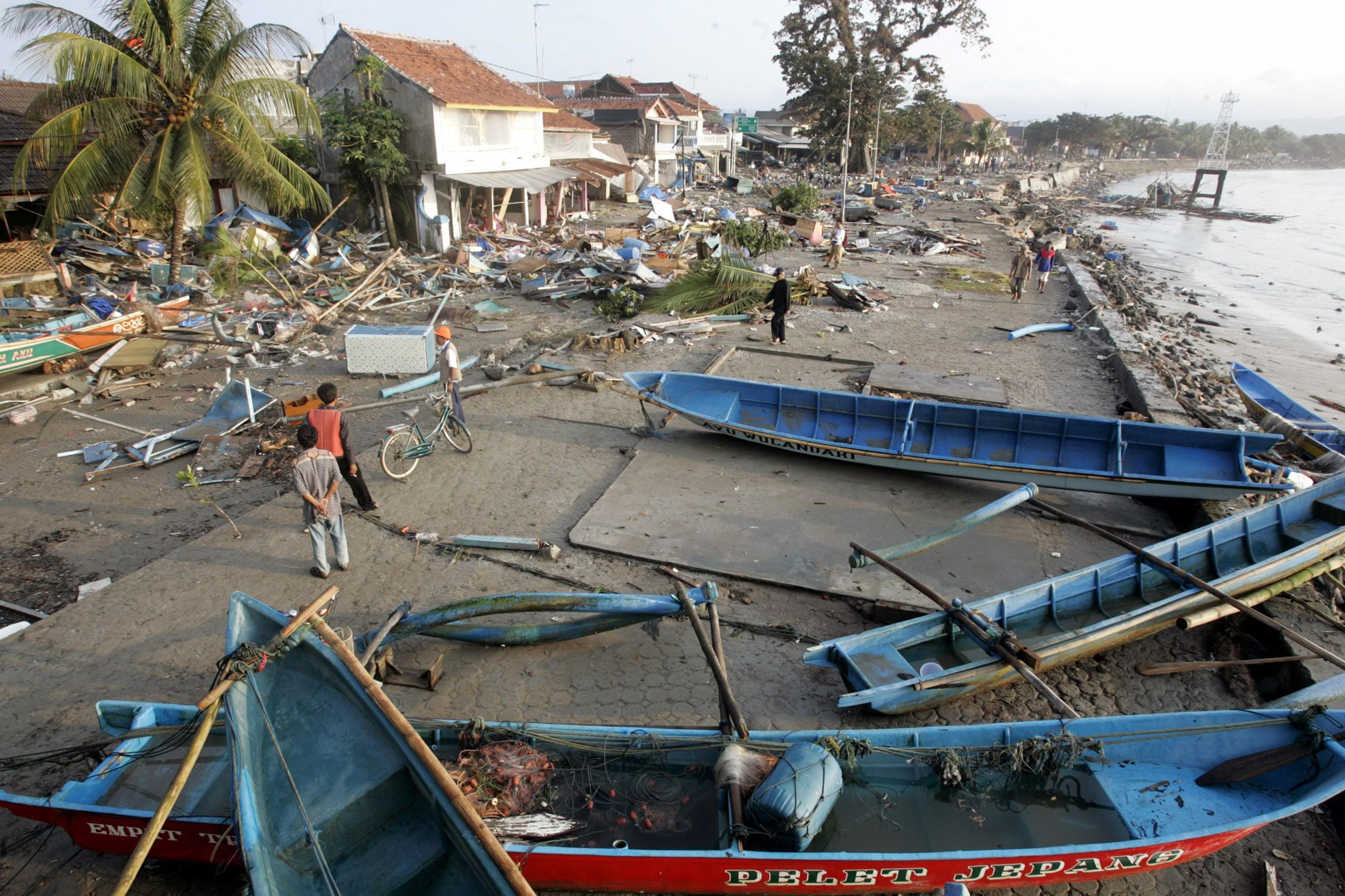 Tsunami meurtrier sur l'île de Java