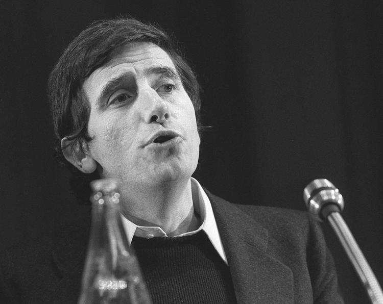Jack Lang, un mitterrandien historique au PS
