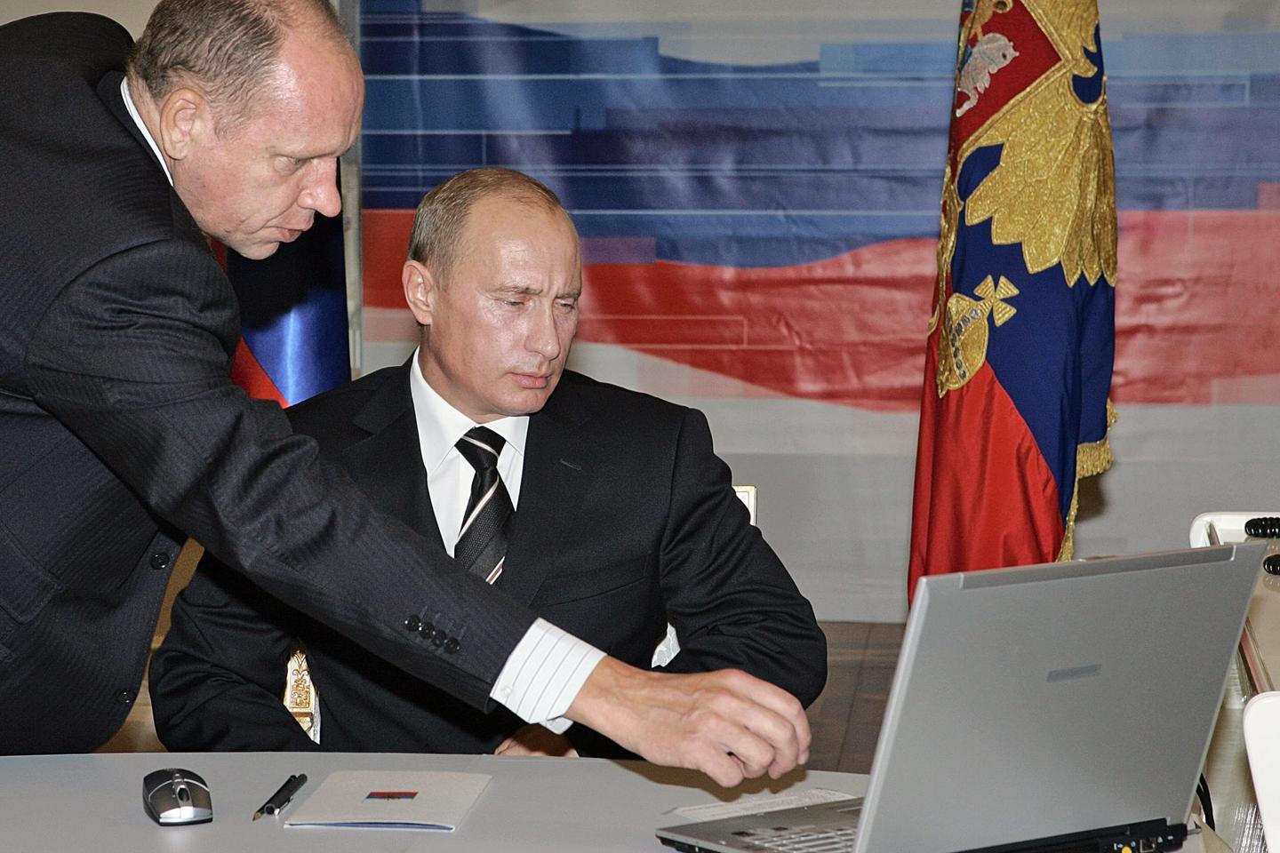 Vladimir Poutine compte rester influent après son départ du Kremlin en 2008