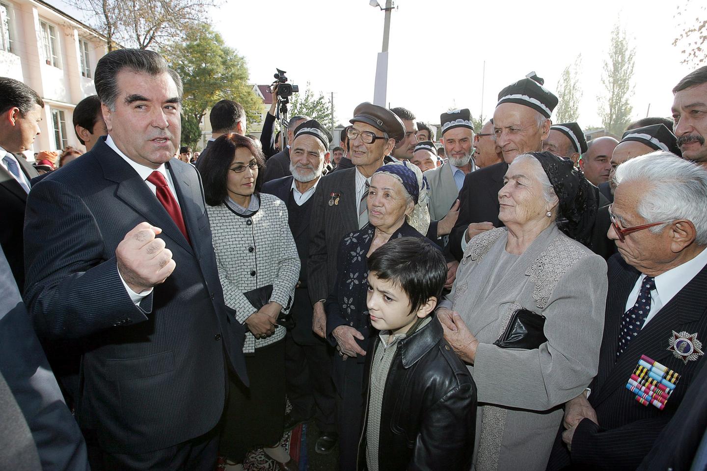 Emomali Rakhmonov reste président du Tadjikistan, à l'issue d'un ...