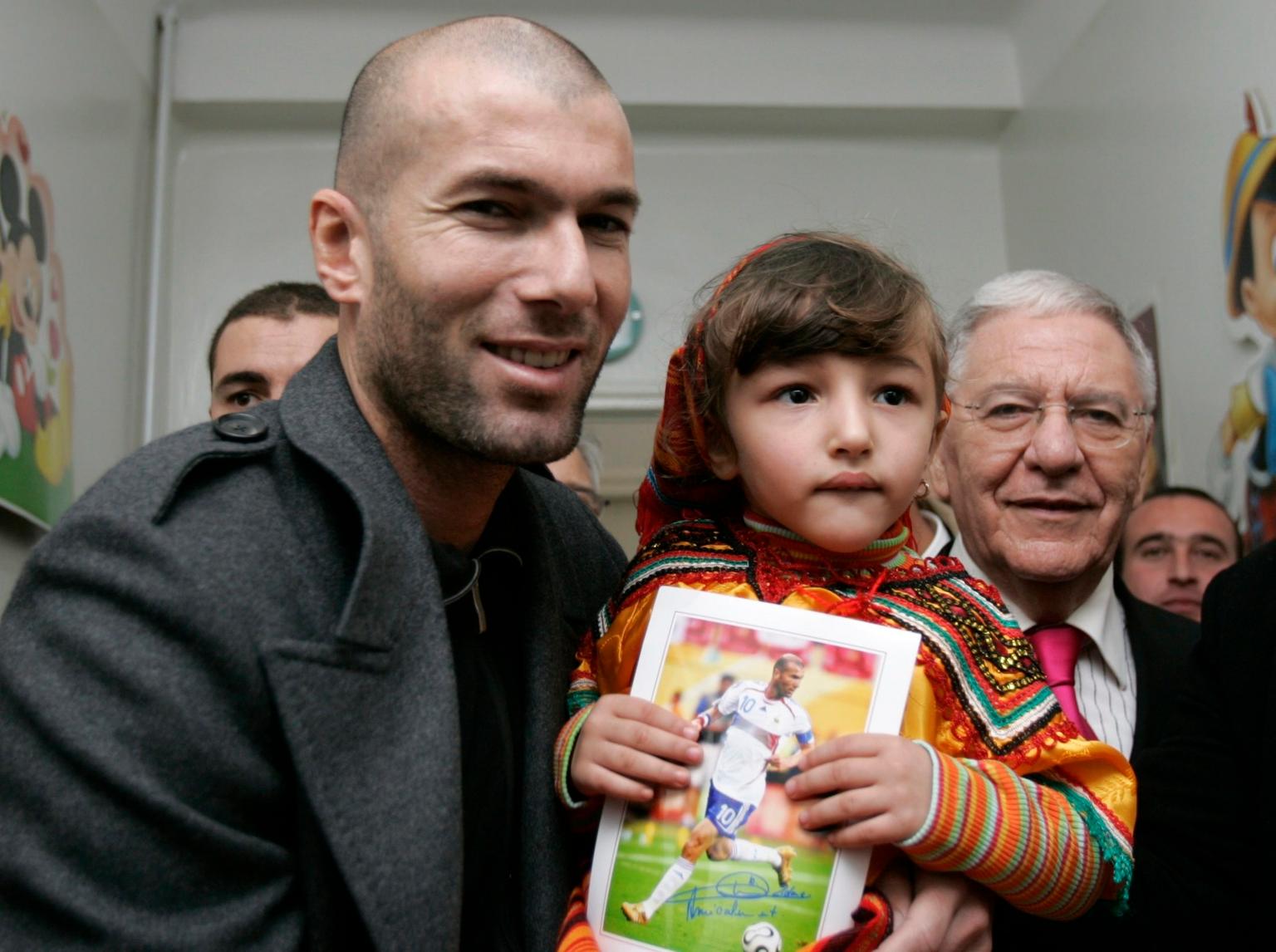 Zinédine Zidane triomphalement accueilli en Algérie, terre natale de ...