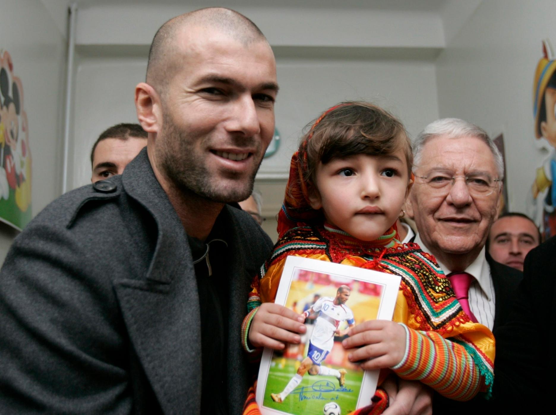 Zinédine Zidane triomphalement accueilli en Algérie, terre natale de ...
