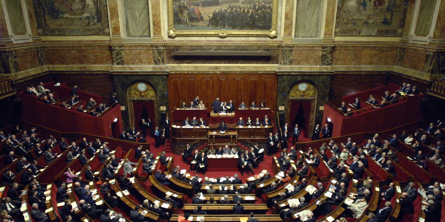 Le Parlement a adopté trois réformes de la Constitution