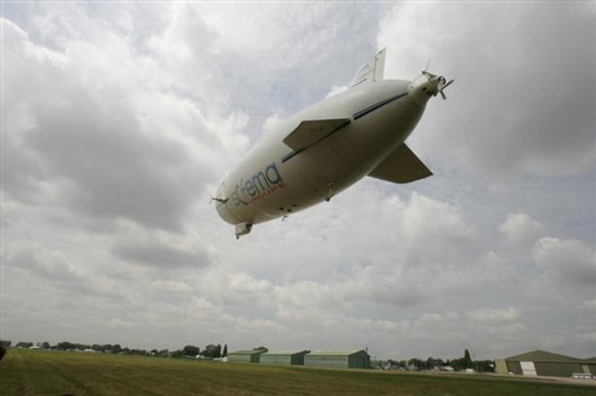 Le retour du dirigeable avec le catamaran des airs