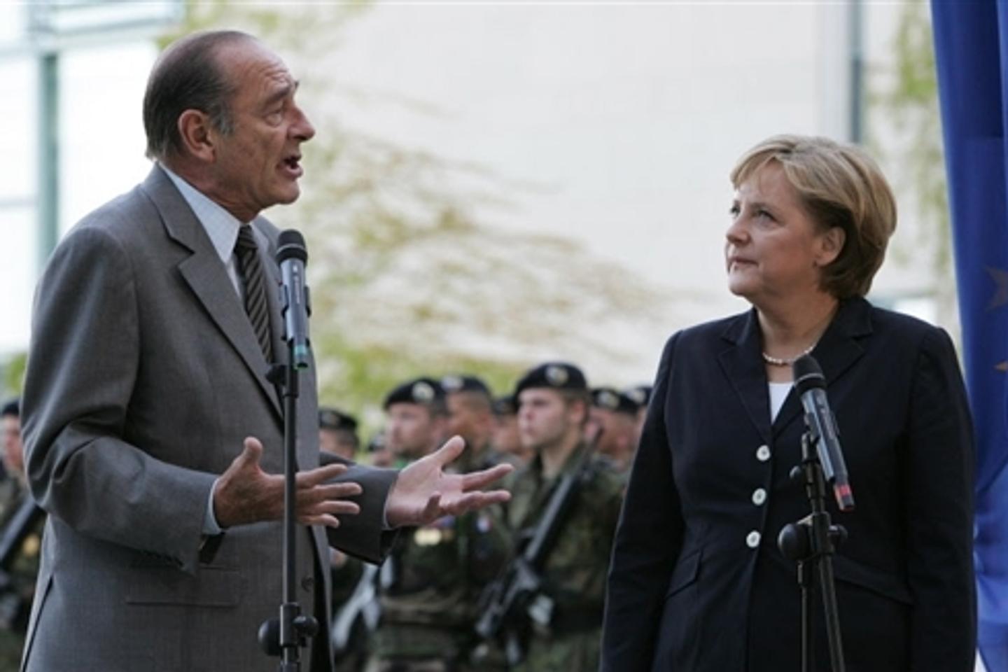M.Chirac et Mme Merkel plaident à Berlin pour la relation franco-allemande