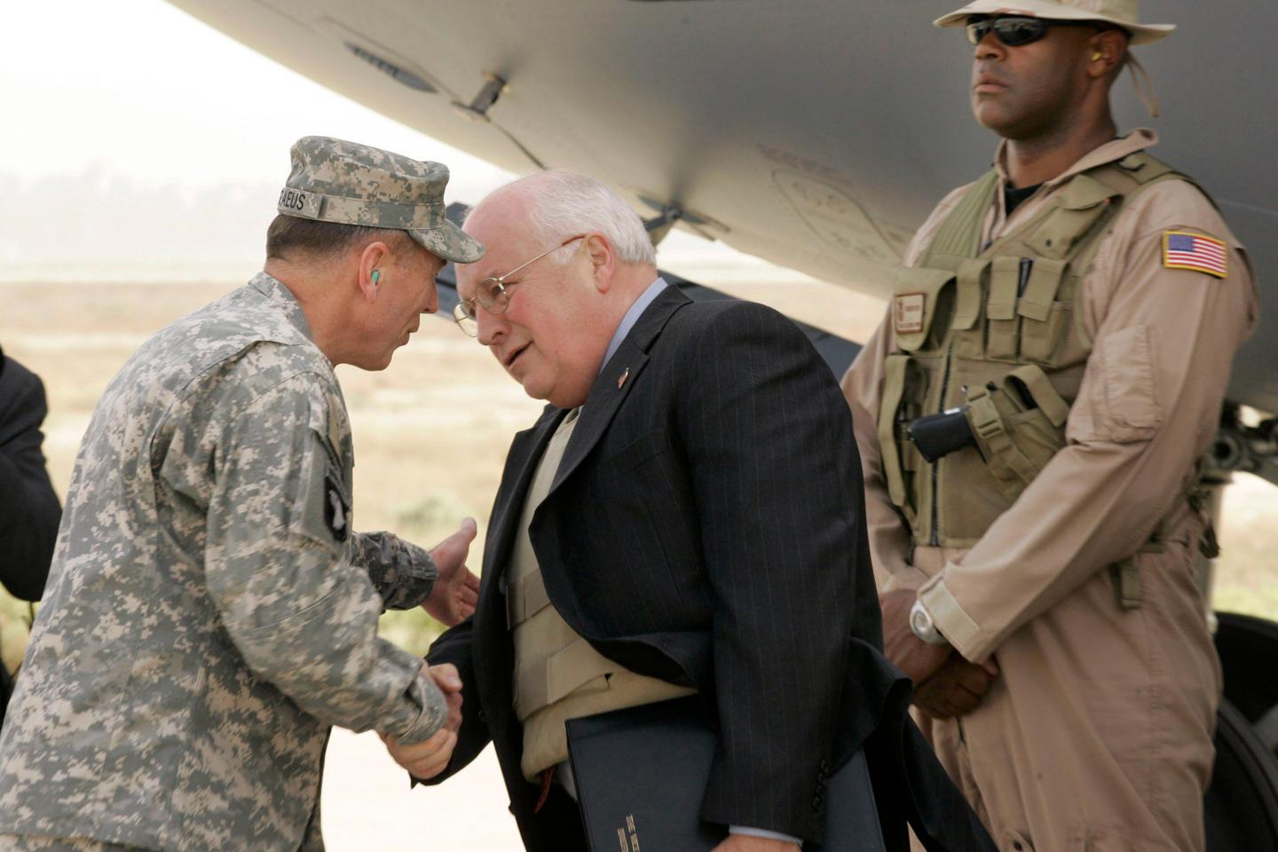 Dick Cheney Fait Une Visite Surprise En Irak