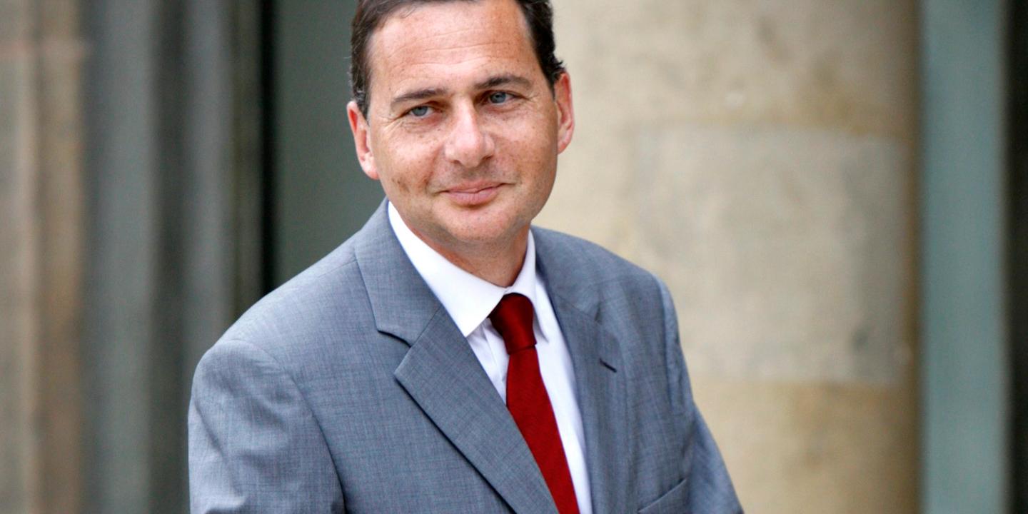 Le tranfuge Besson prépare un cabinet de cohabitation