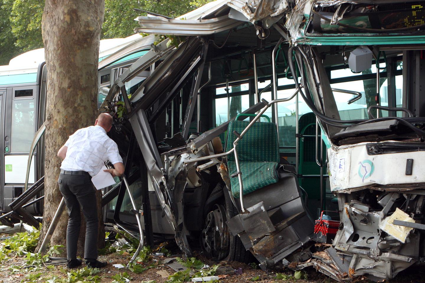 Un accident de bus a fait quatorze blessés à Paris