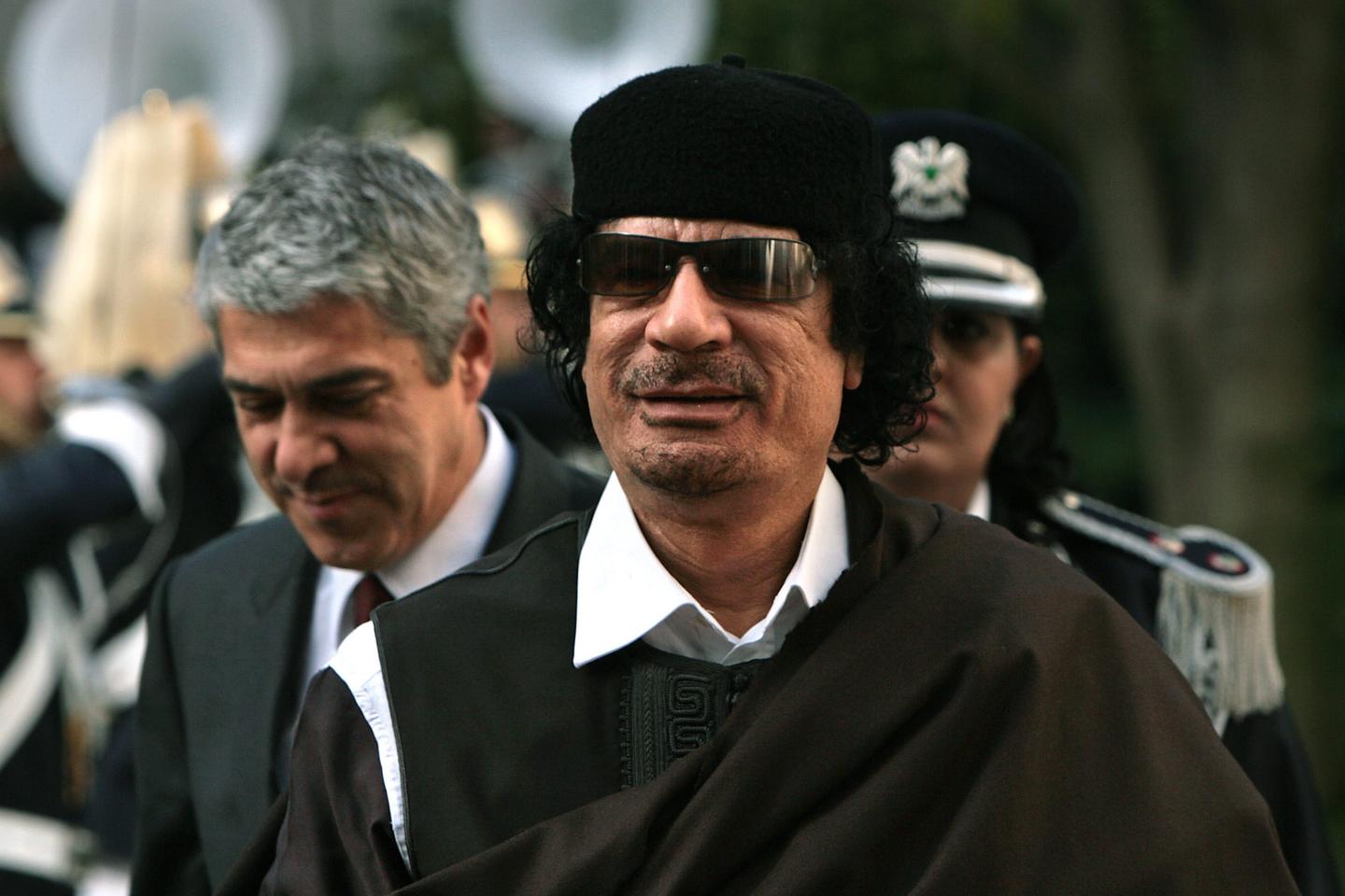 Le colonel Kadhafi estime "normal que les faibles aient recours au ...