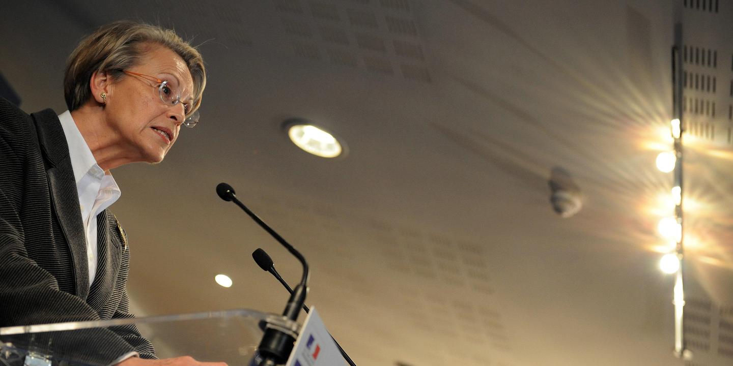 M M E Alliot Marie Retourne Une Police De Proximit Sans Le Dire m-m-e-alliot-marie-retourne-une-police-de-proximit-sans-le-dire