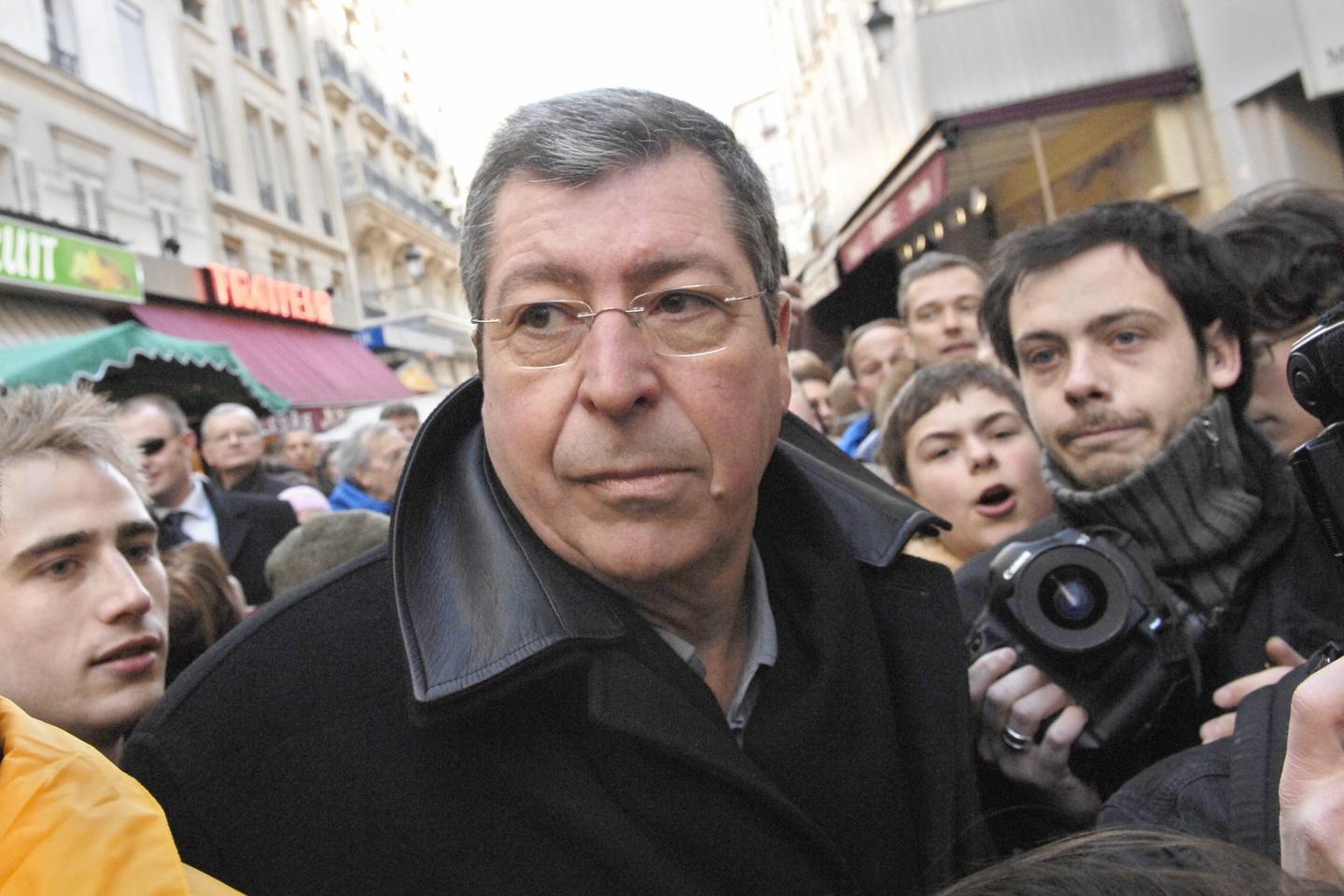 Plainte d'un rival des Balkany après des dépôts de noms de domaine avec ...