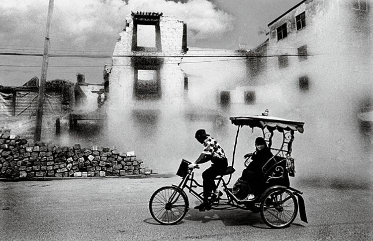 "Le Monde 2" : Le face-à-face des Tibétains et des Chinois, par Boris ...