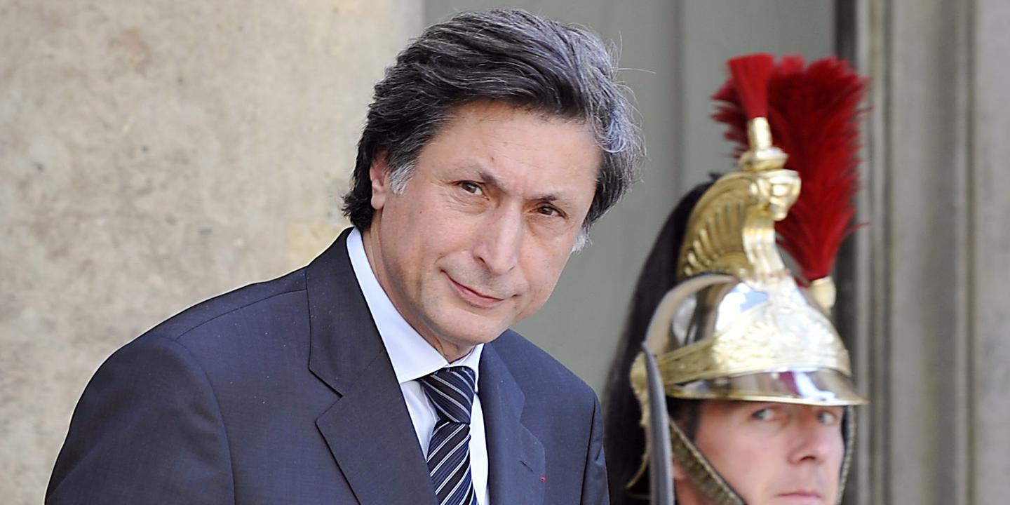 A Arles, Patrick de Carolis candidat en son nom pour les municipales