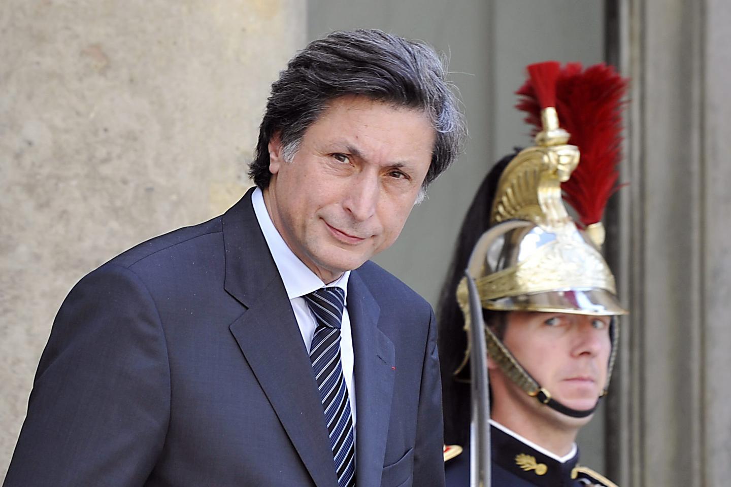 A Arles, Patrick de Carolis candidat en son nom pour les municipales