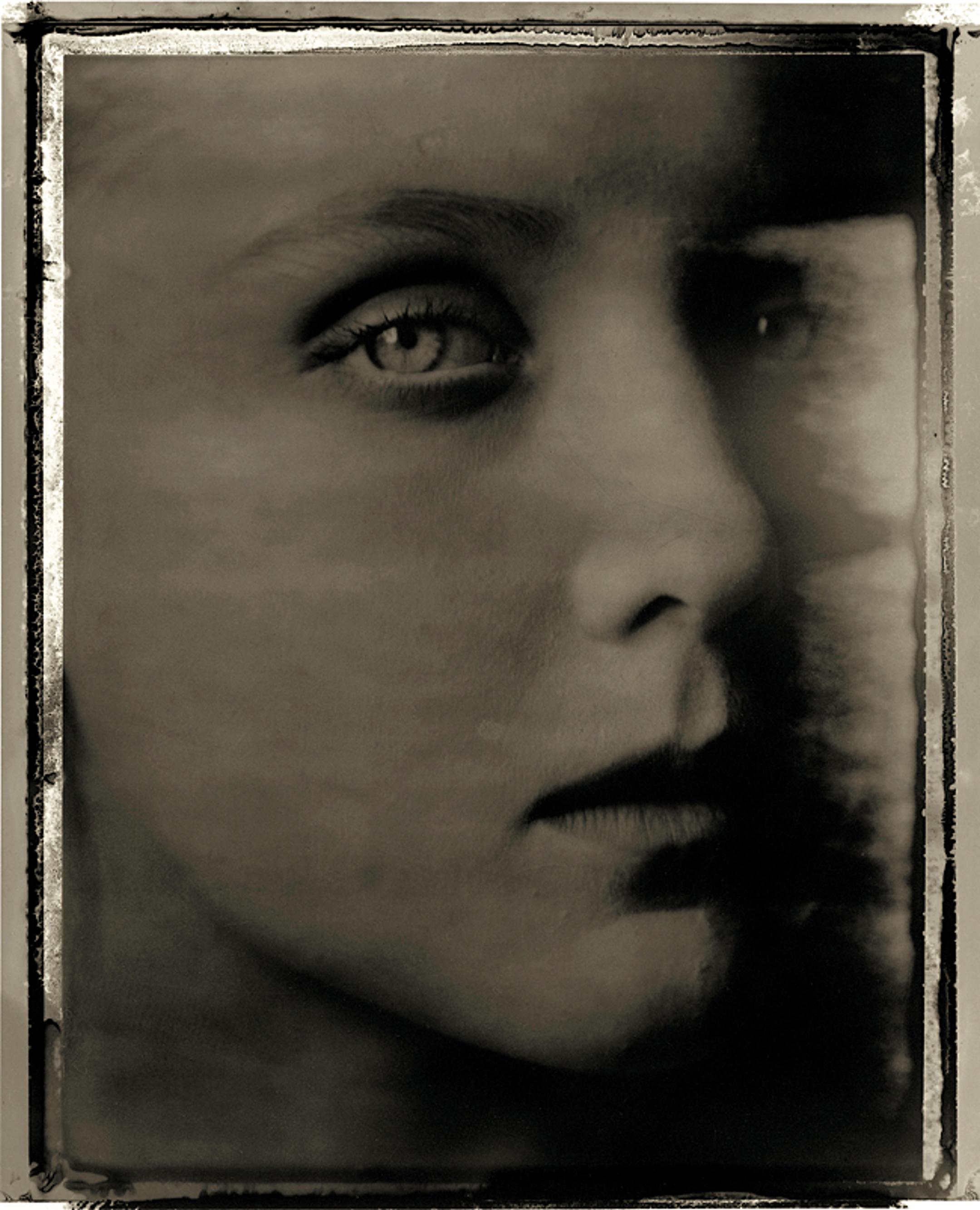 "Le Monde 2" : Sarah Moon, une artiste de la photographie