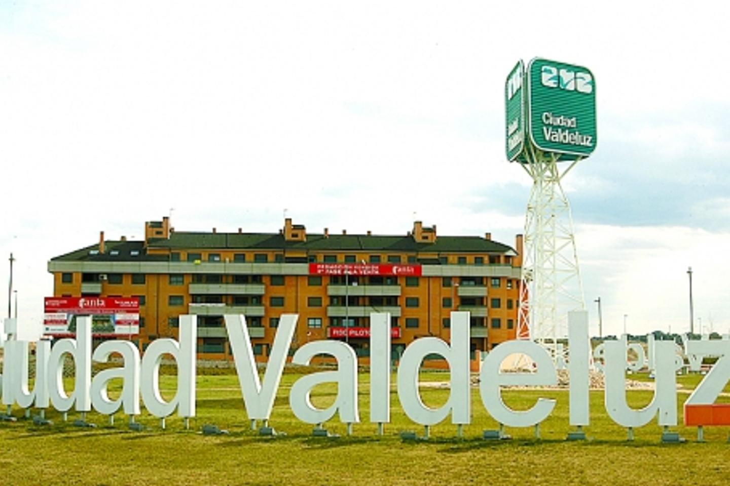 Espagne : "Bienvenidos" à Valdeluz, ville fantôme