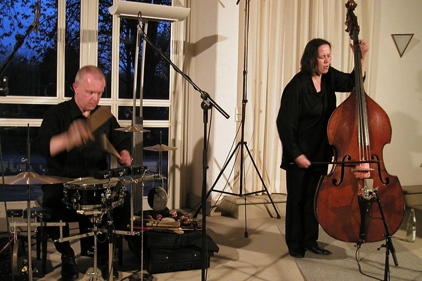 La compositrice et contrebassiste Joëlle Léandre célèbre son ami John Cage