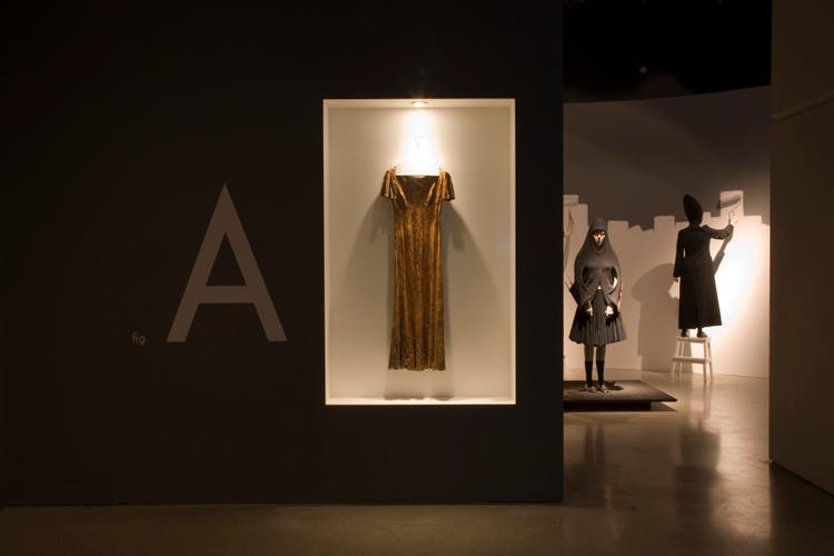 Hussein Chalayan défile au Design Museum de Londres