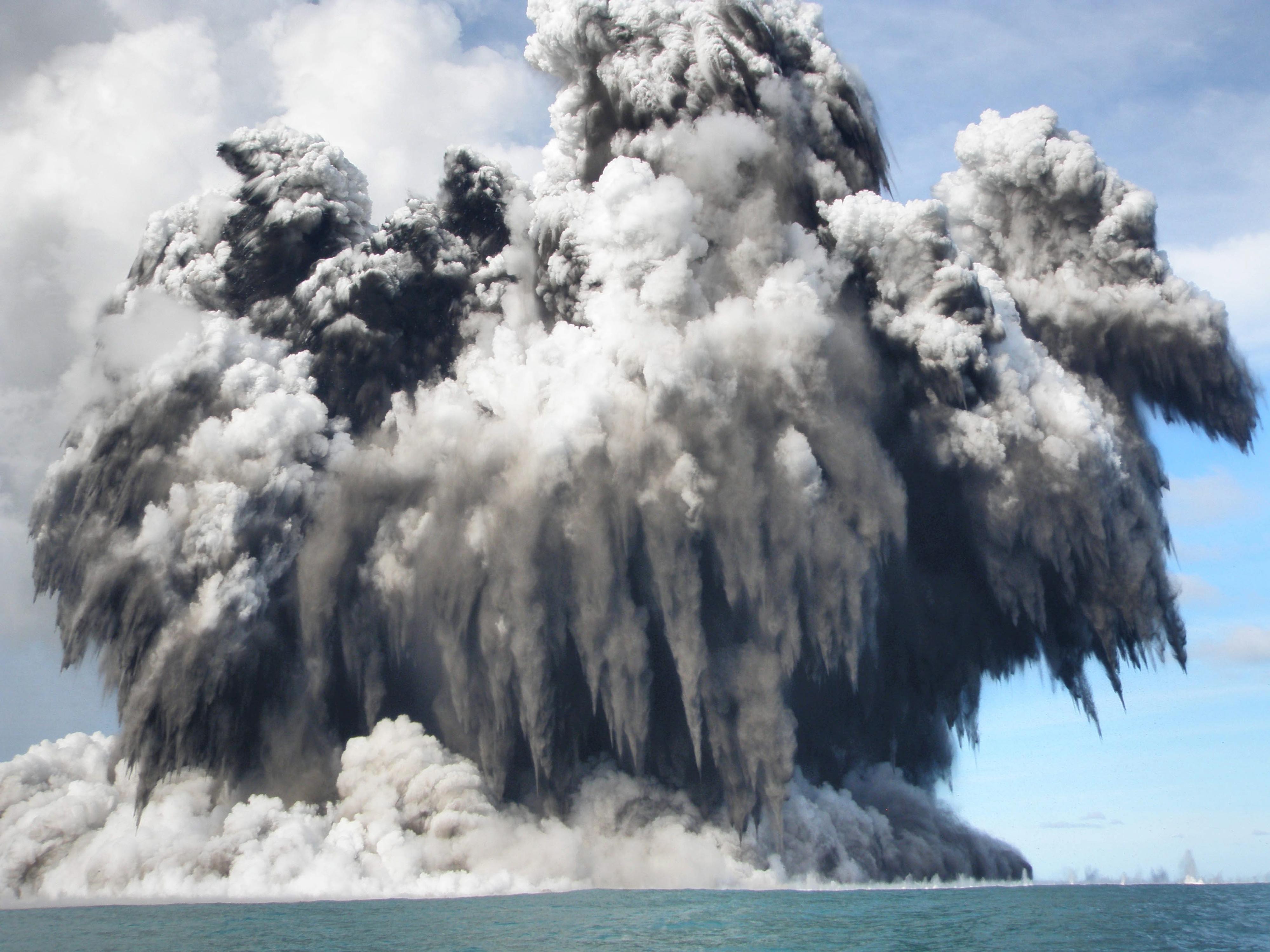 Eruption sous-marine aux Tonga