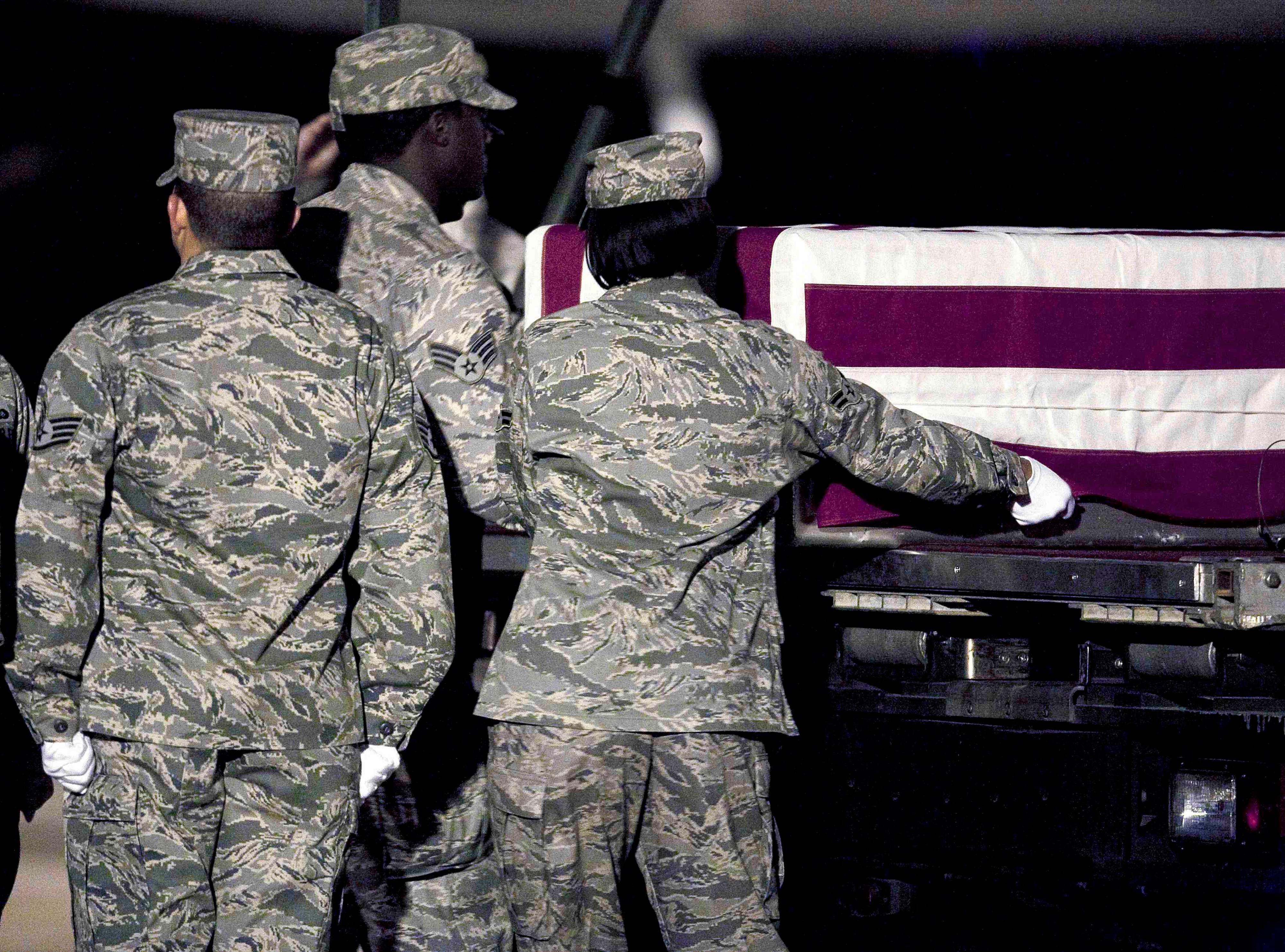 Pour la première fois en dix-huit ans, l'armée autorise la presse à ...