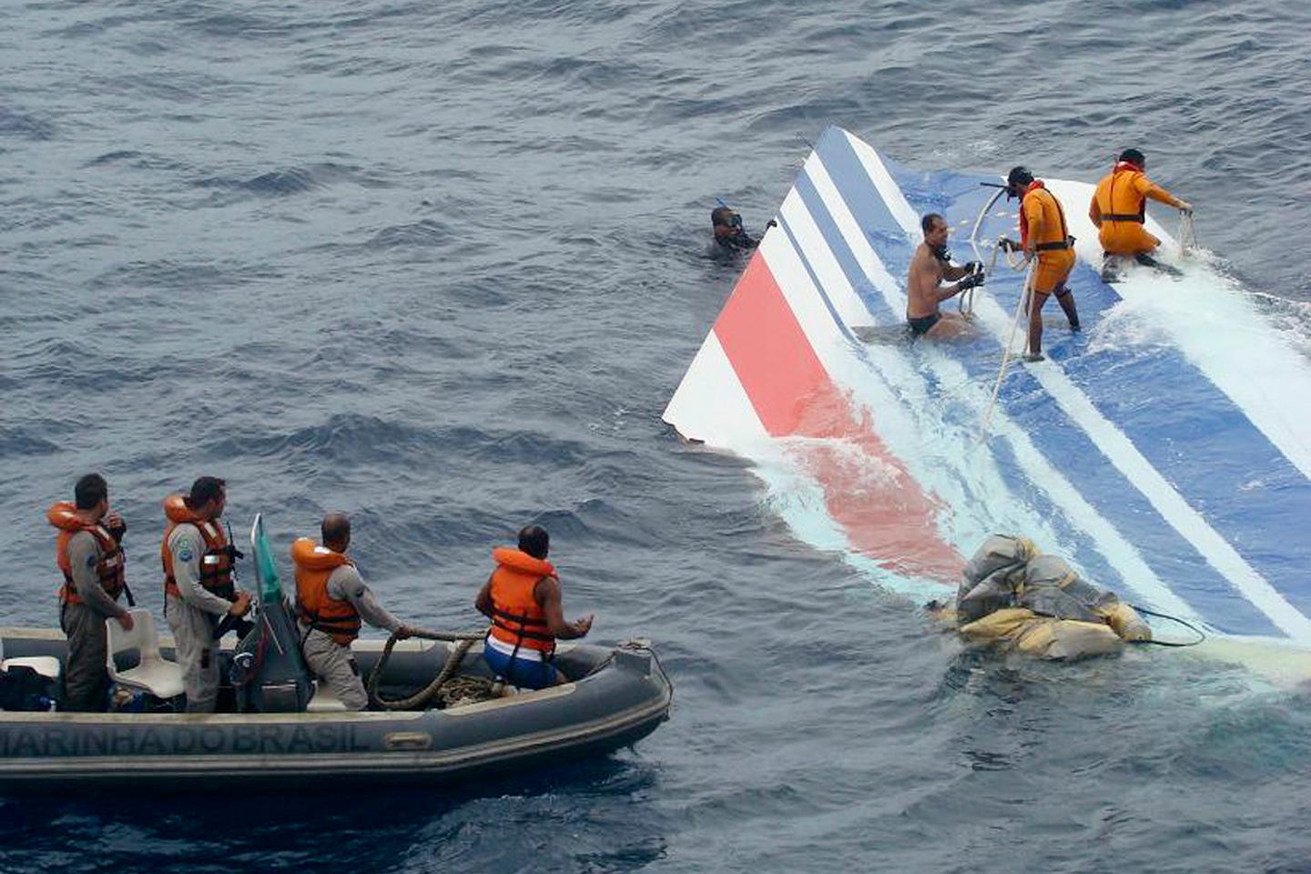 Vol Rio-Paris : le commandant de bord n'était pas dans le cockpit au ...