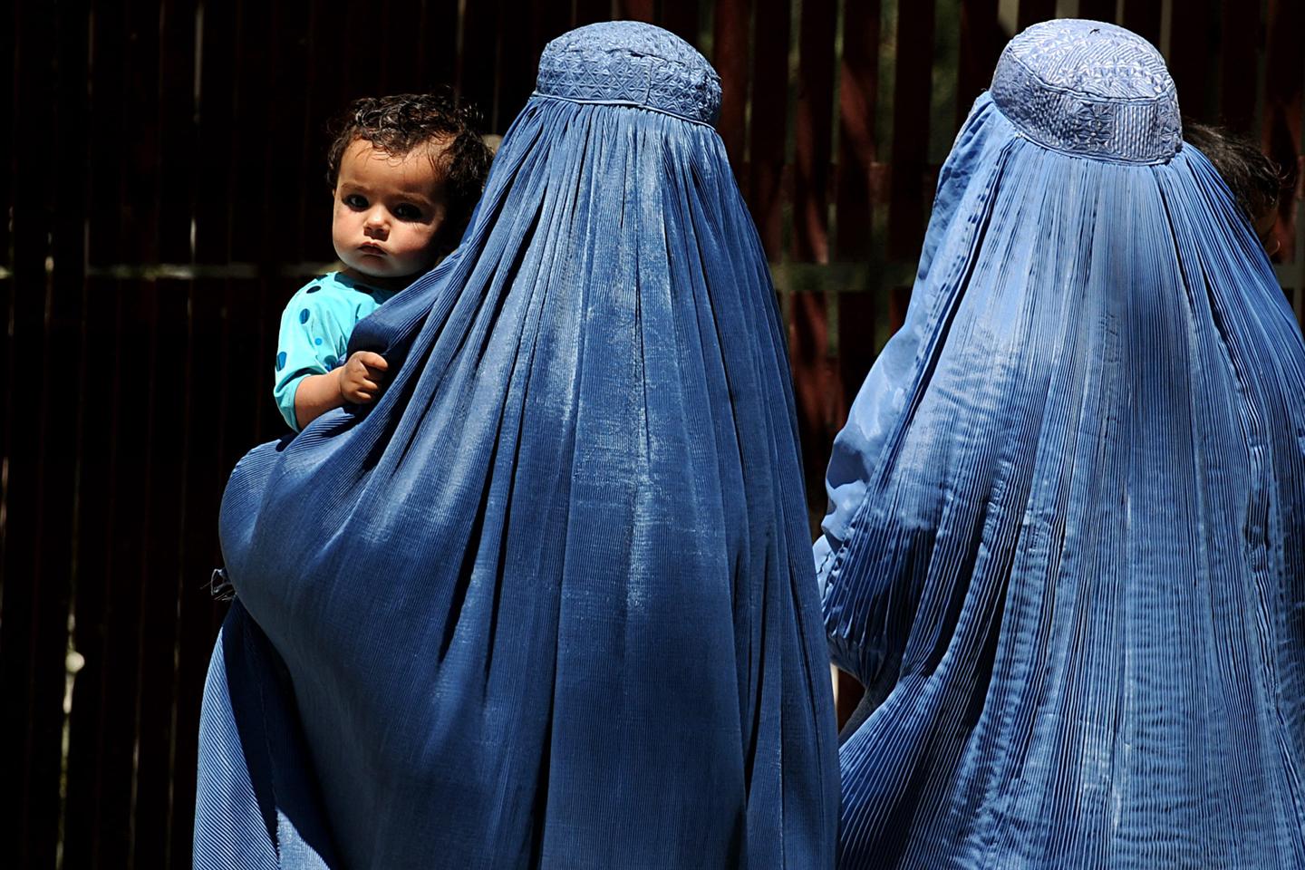 Des députés ouvrent le débat sur le port de la burqa