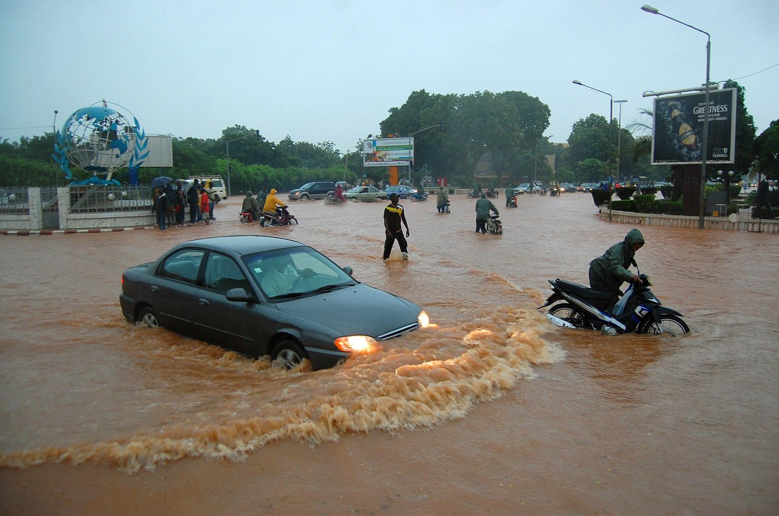 Lafrique De Louest Sous Les Inondations