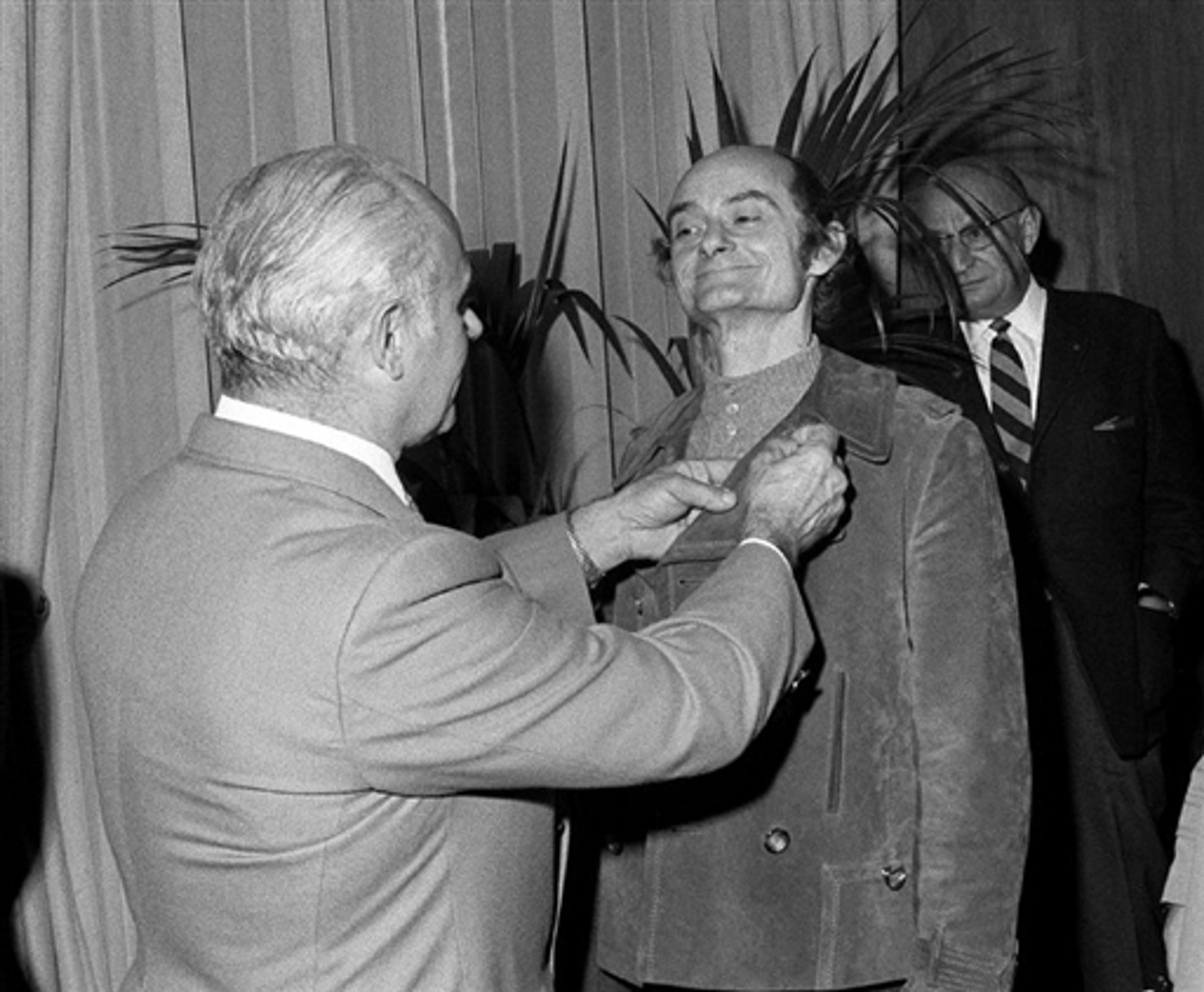 Mort de Sim, une "gueule" de l'humour français