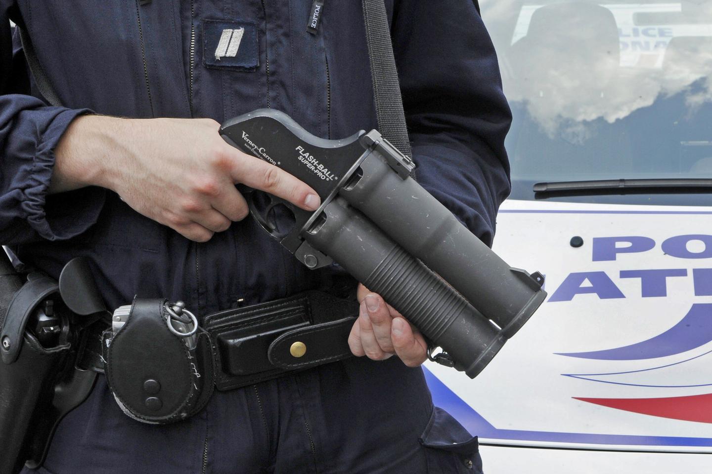 L'homme blessé par un tir de Flash-Ball succombe à ses blessures