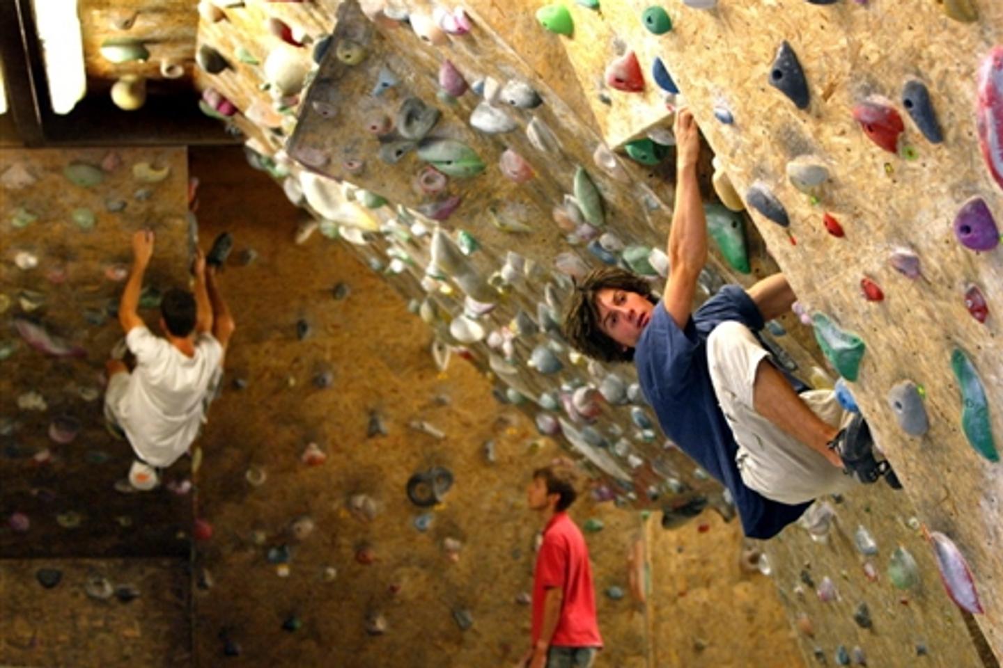 L'escalade en salle : la convivialité du "fitness intelligent"