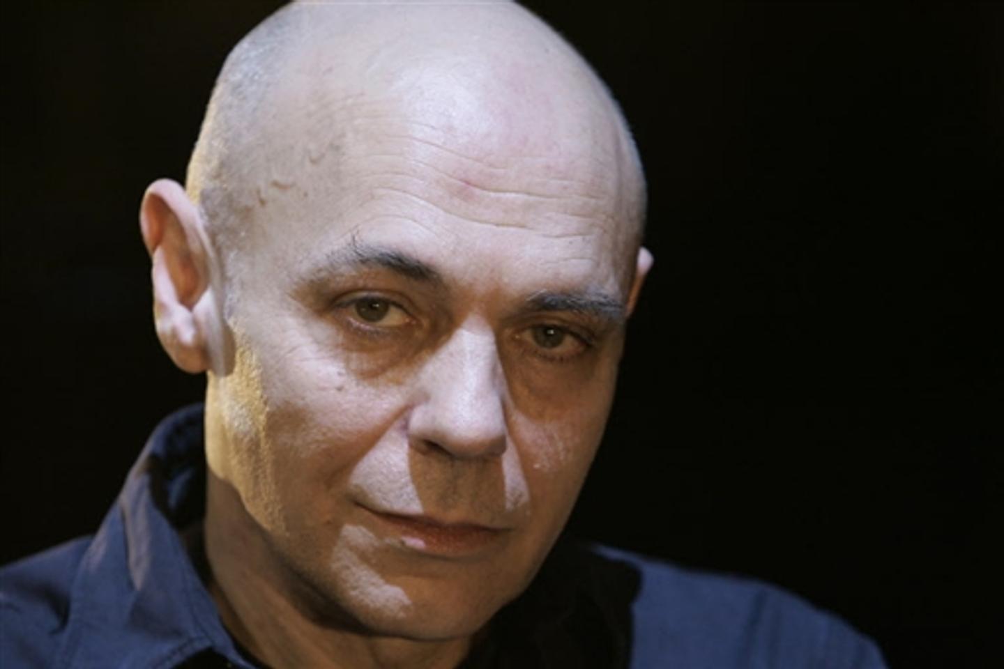 Lewis Furey revient à Paris pour mélanger les voix et les époques