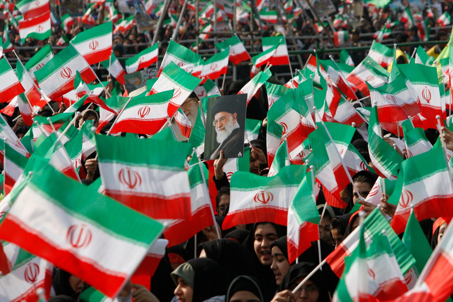 Le pouvoir iranien fait défiler ses partisans