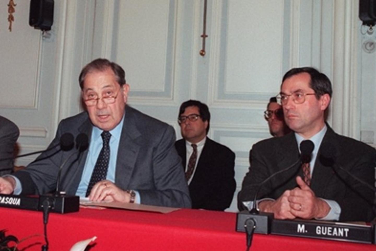 Affaire Pasqua : une audition très confortable pour Claude Guéant