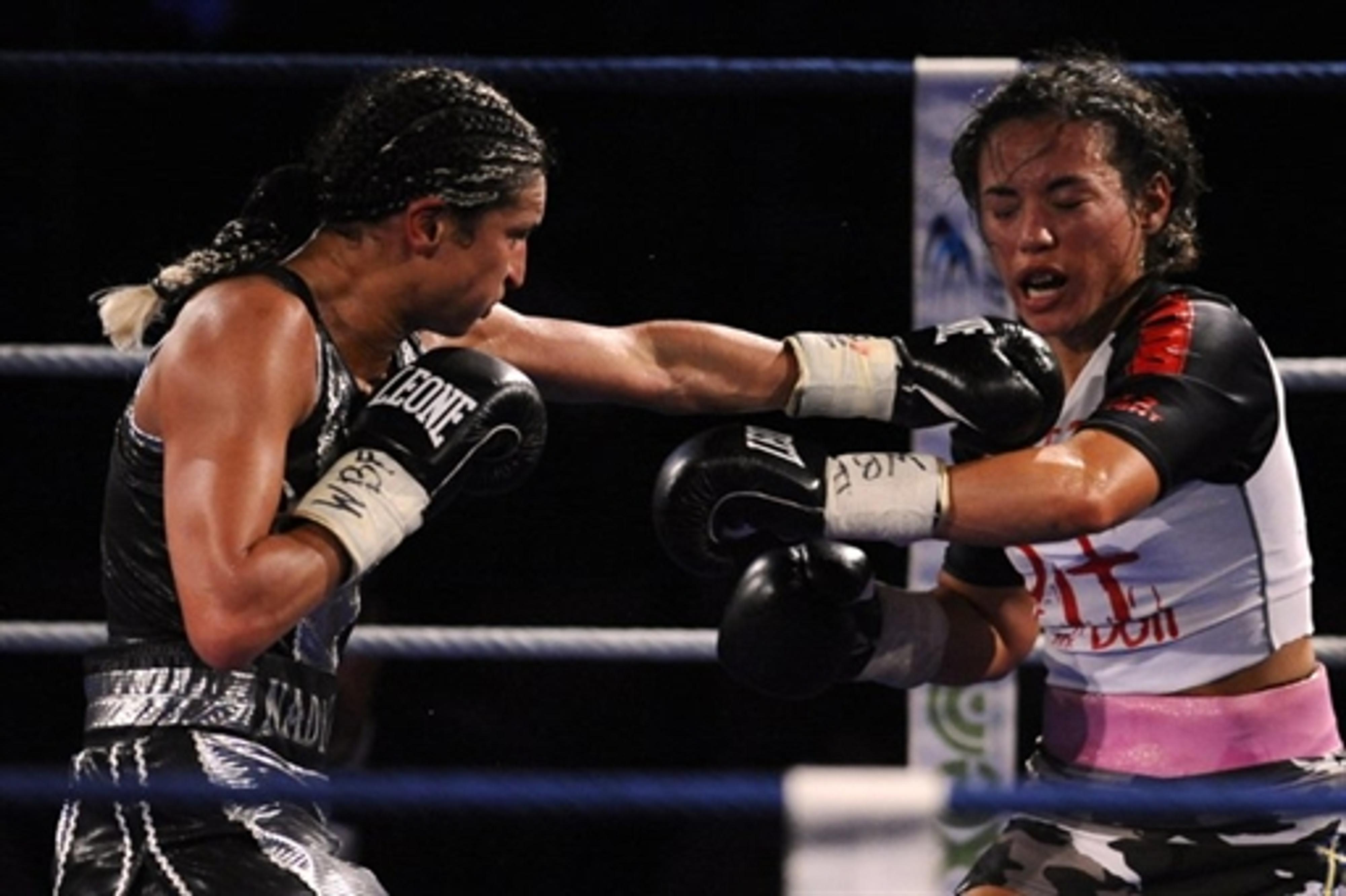 La boxeuse française Nadya Hokmi décroche le titre mondial super-mouche WBF