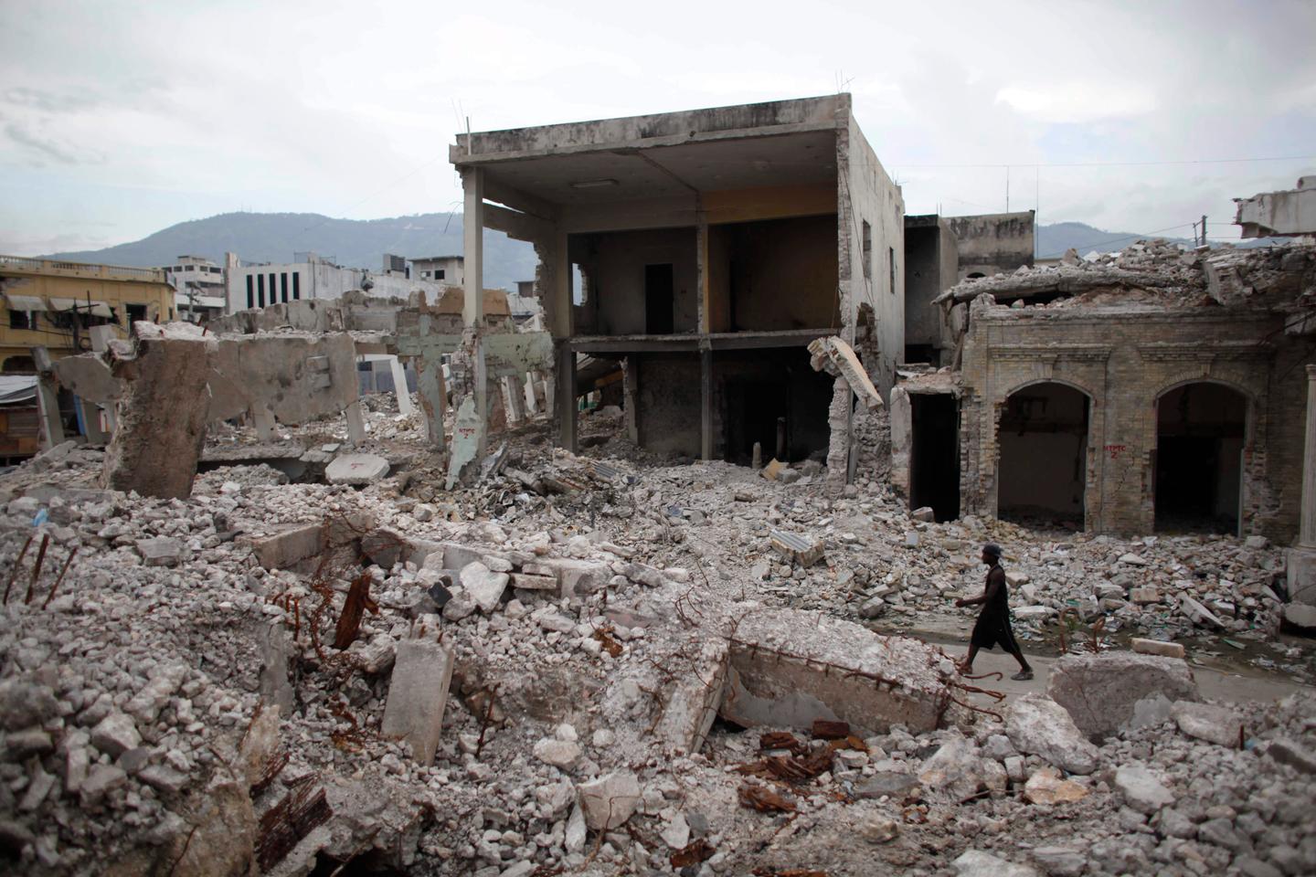 Six mois après le séisme, Haïti reste un champ de ruines