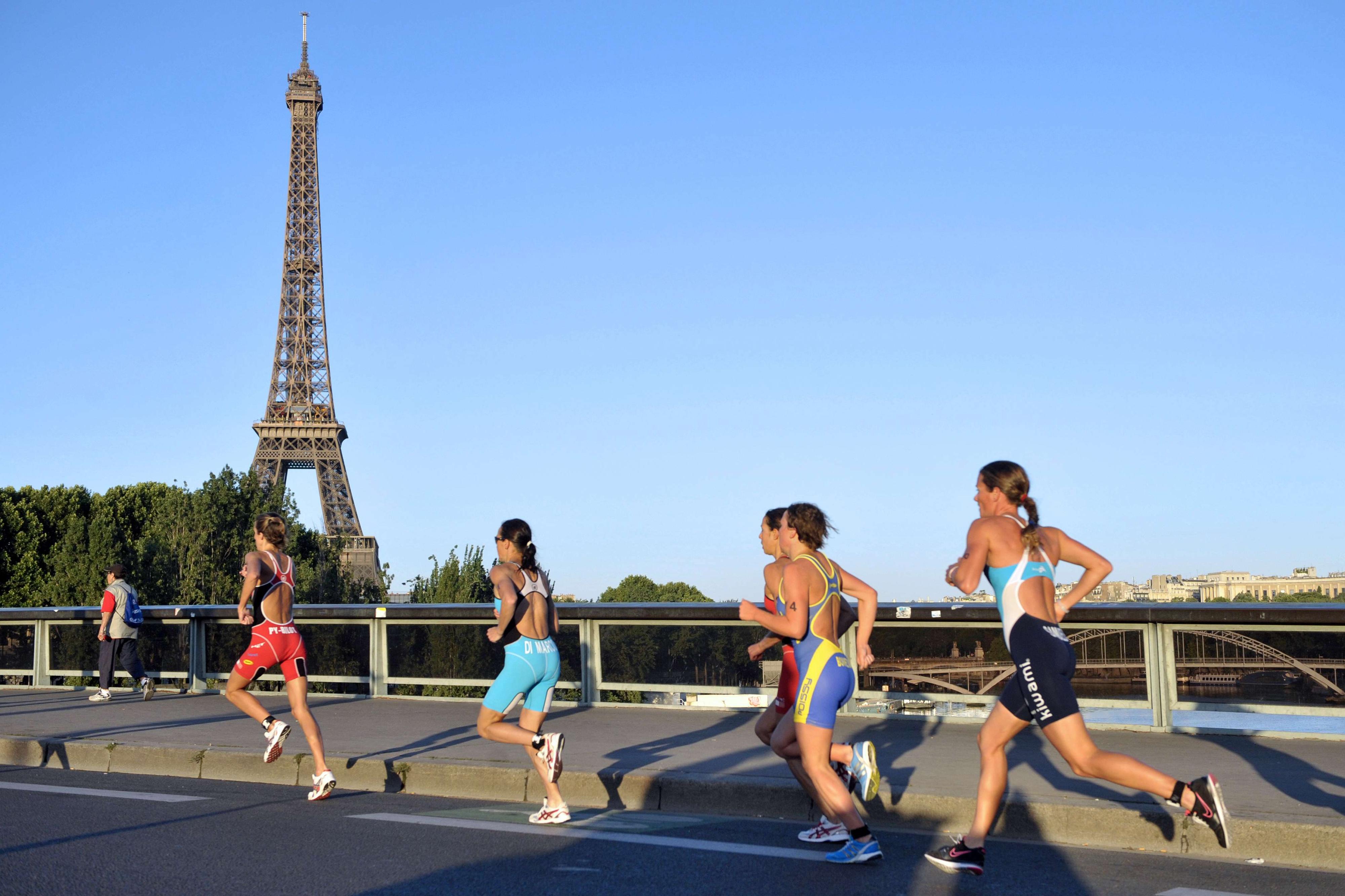 Triathlon de Paris : des Anglais vainqueurs au pied de la tour Eiffel
