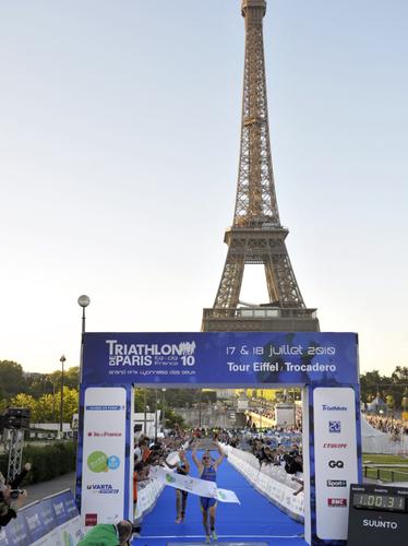 Triathlon de Paris : des Anglais vainqueurs au pied de la tour Eiffel