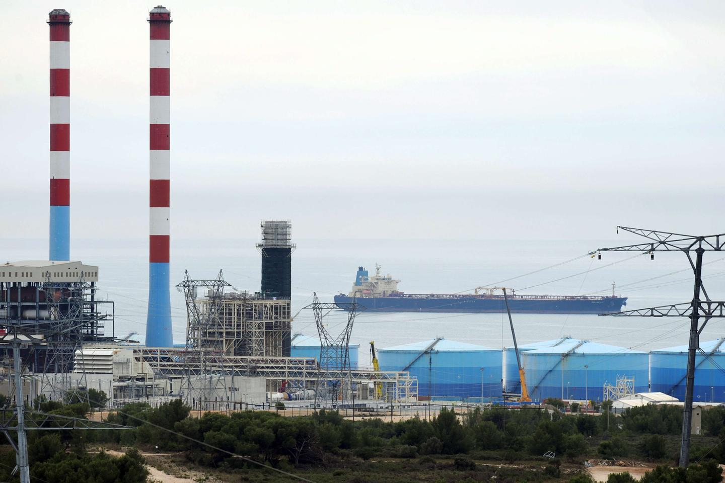 Les terminaux pétroliers de Fos-Lavera toujours bloqués