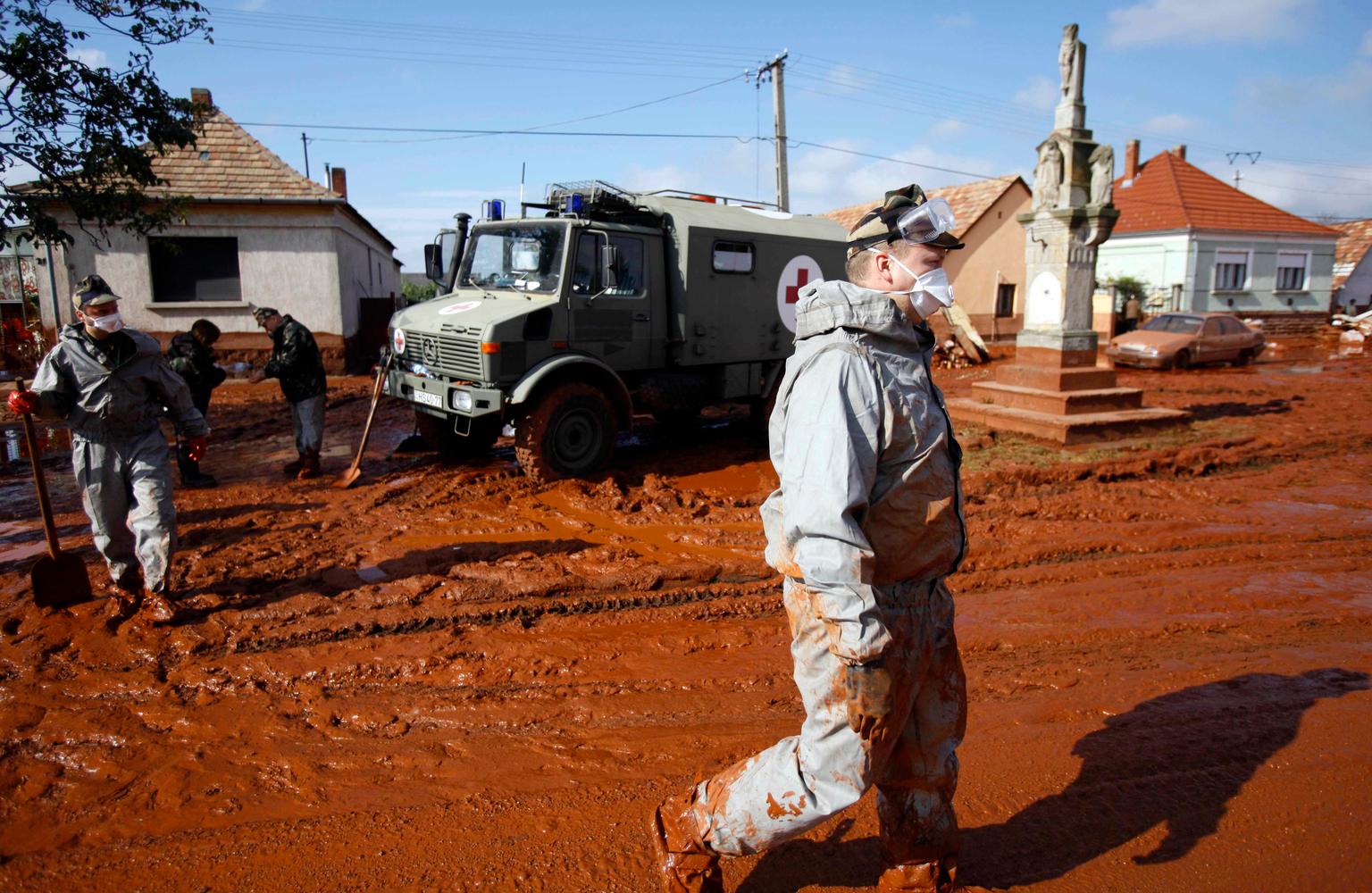Trois mois après, les victimes des boues rouges toujours en colère