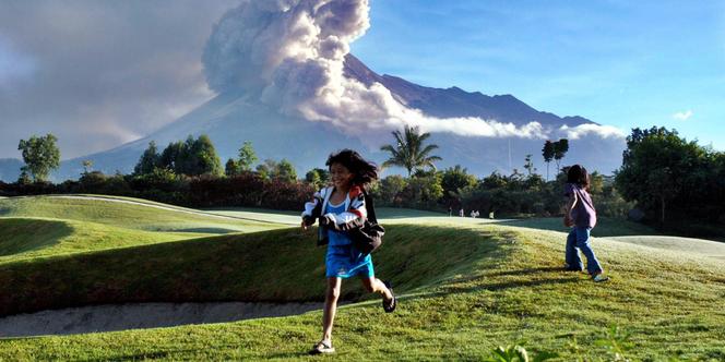 Indonésie : le volcan Merapi est entré en éruption