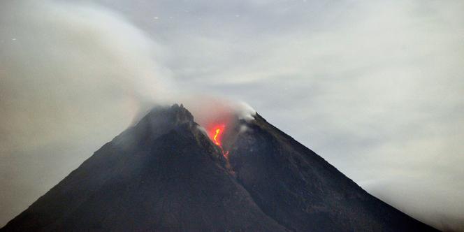 En Indonésie, une nouvelle éruption du Merapi provoque la panique