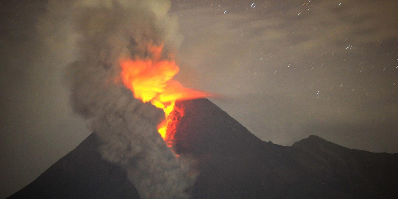 Au-dessous du volcan Merapi